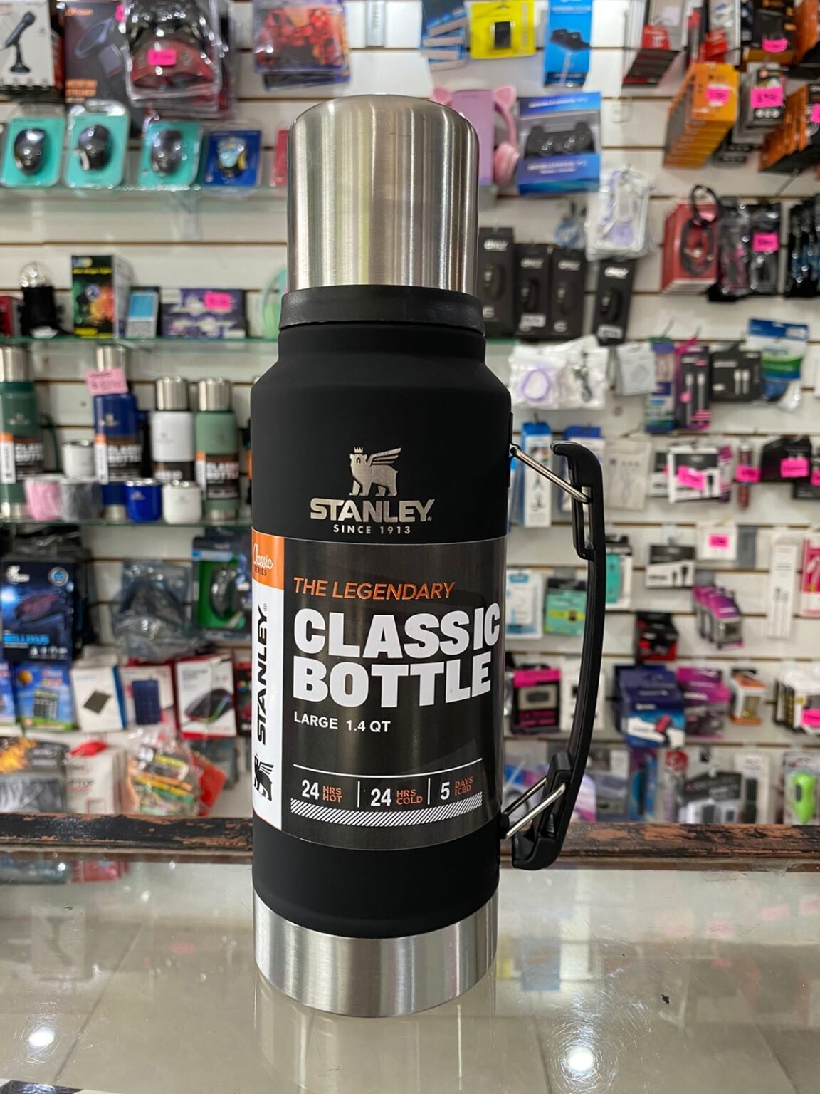 TERMO STANLEY REPLICA A 1LTS NEGRO CON MANIJA – Electro Gamer