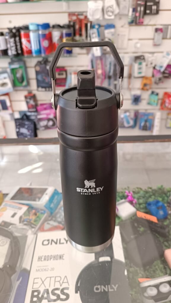 BOTELLA TERMICA TIPO STANLEY NEGRO 650ML CON PICO Y MANIJA – Electro Gamer